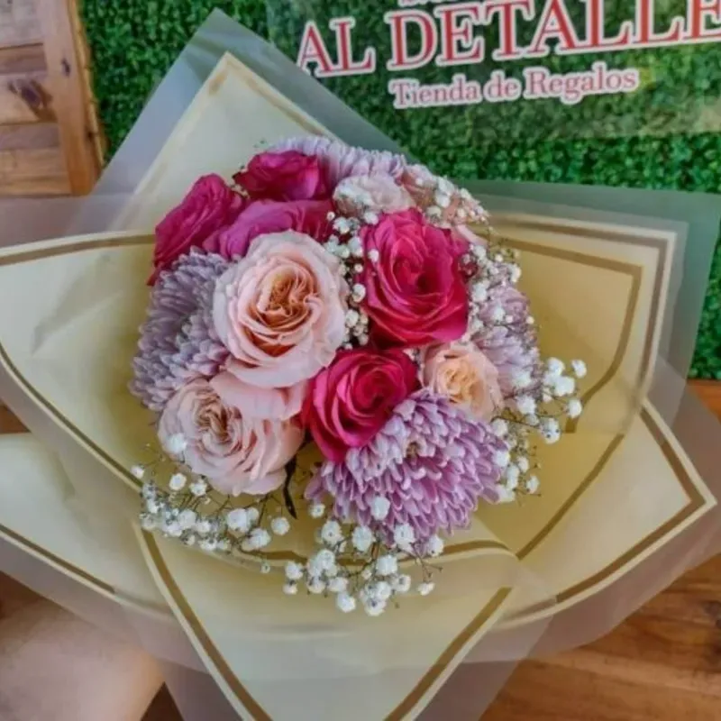 Hermoso Ramo de 13 Flores Variadas Decoradas y listas para regalar ...